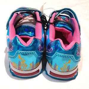 Disney | Shoes | Host Pick Disney Finding Dory Light Up Girls Sneakers ...